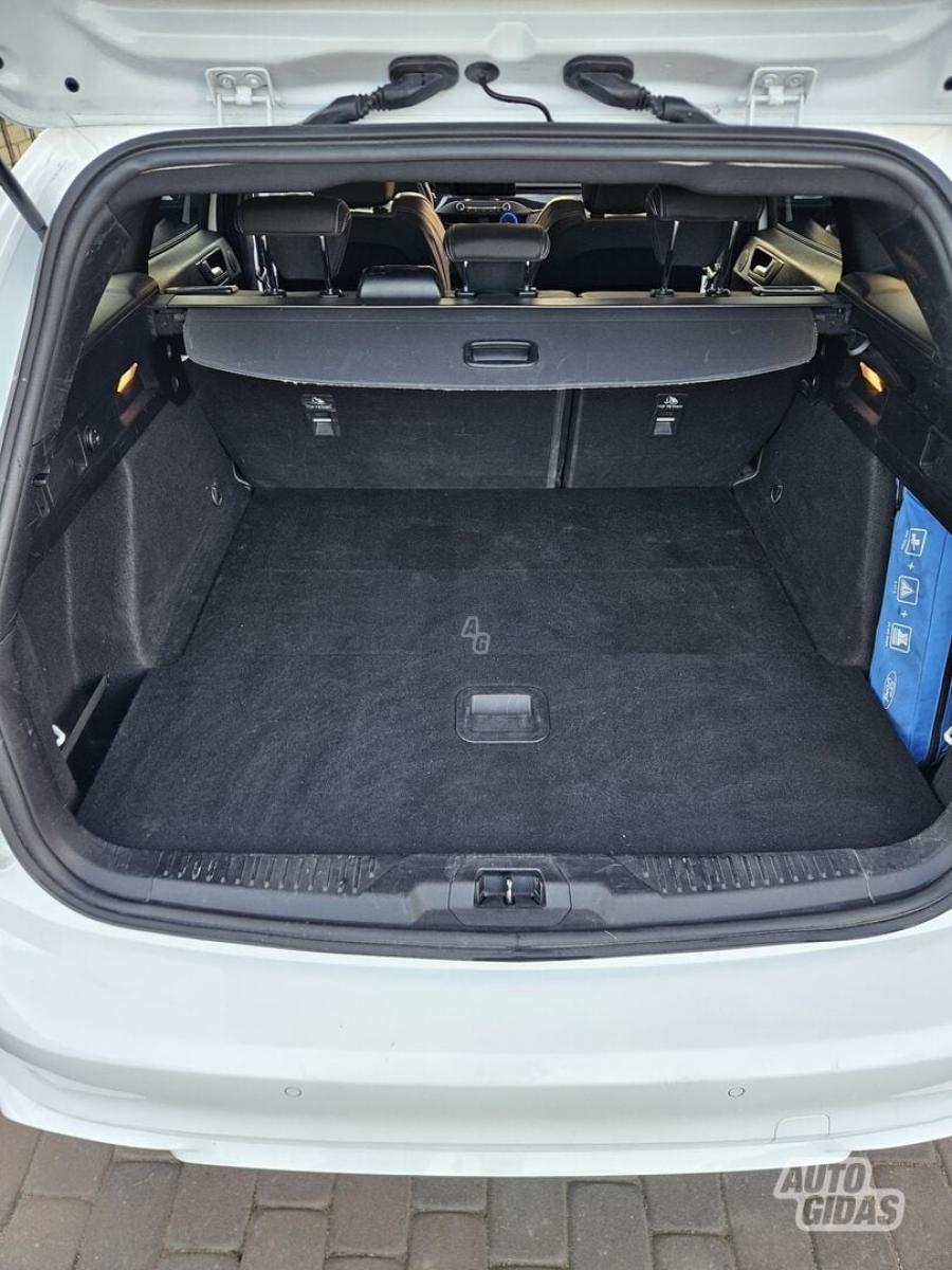 White Ford Focus 2020 in Vilnius, with an engine capacity of 2.30 L and mileage of 116 thousand km for 16600 €, photo 19 on AUTOMOTO.COM.LV