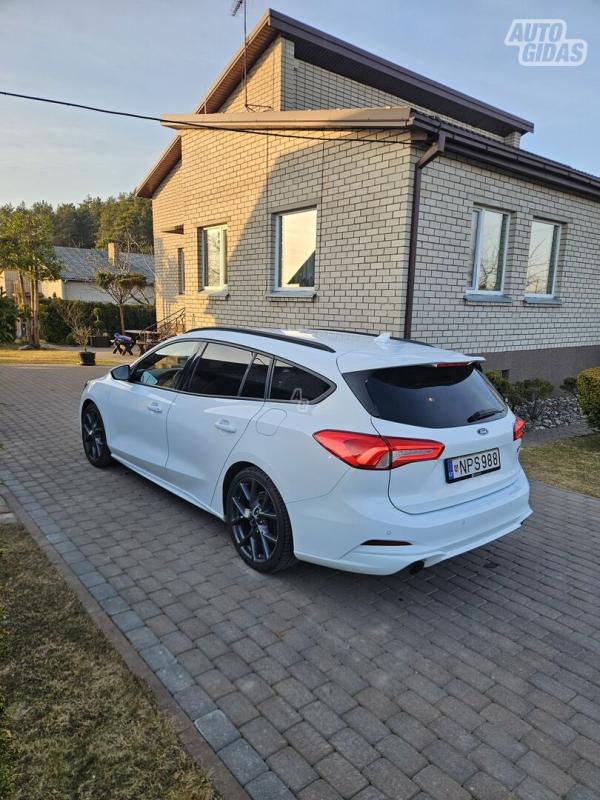 Ford Focus 2020 in Vilnius on AUTOMOTO.COM.LV White Ford Focus 2020 in Vilnius, with an engine capacity of 2.30 L and mileage of 121 thousand km for 16220 €, photo 9 on AUTOMOTO.COM.LV