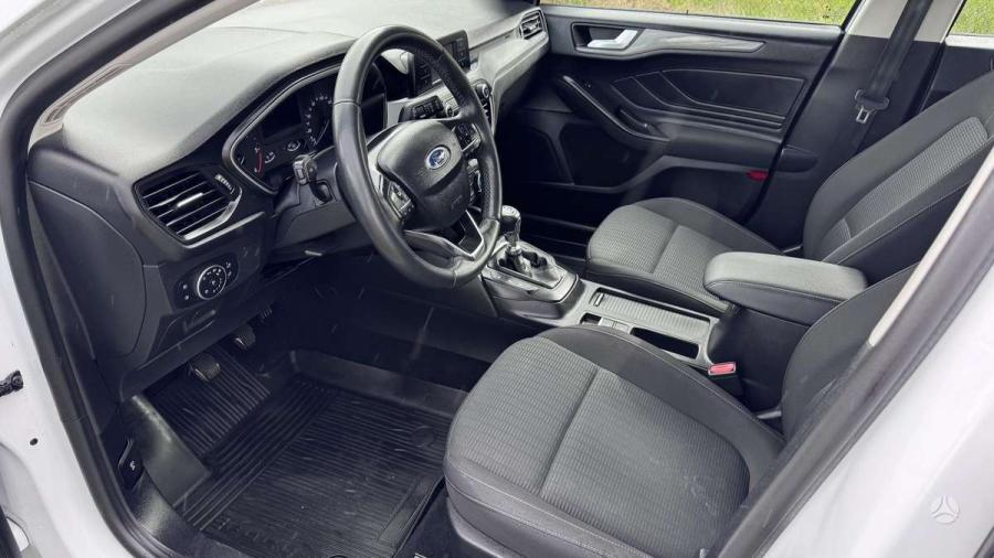 White Ford Focus 2020 in Kelme, with an engine capacity of 1.50 L and mileage of 260 thousand km for 6800 €, photo 8 on AUTOMOTO.COM.LV