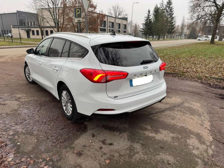 White Ford Focus 2021 in Taurage, with an engine capacity of 1.50 L and mileage of 171 thousand km for 7900 €, photo 4 on AUTOMOTO.COM.LV