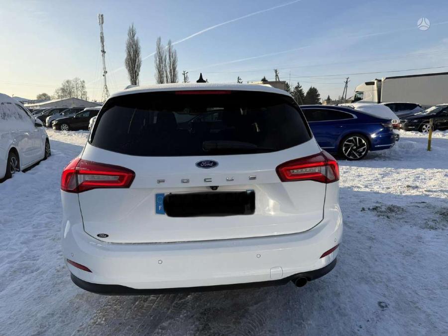 White Ford Focus 2021 in Taurage, with an engine capacity of 1.50 L and mileage of 171 thousand km for 7600 €, photo 5 on AUTOMOTO.COM.LV