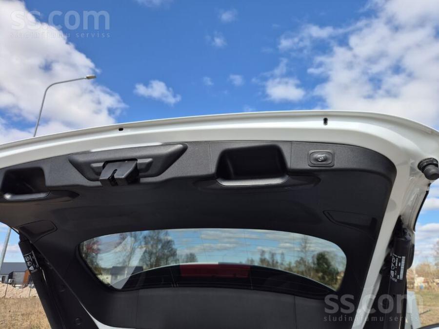 White Ford Focus 2021 in Riga, with an engine capacity of 1.50 L and mileage of 195 thousand km for 8500 €, photo 12 on AUTOMOTO.COM.LV