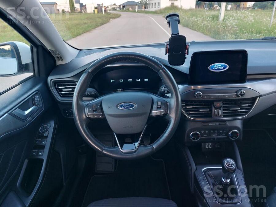 White Ford Focus 2021 in Riga, with an engine capacity of 1.50 L and mileage of 195 thousand km for 7100 €, photo 9 on AUTOMOTO.COM.LV