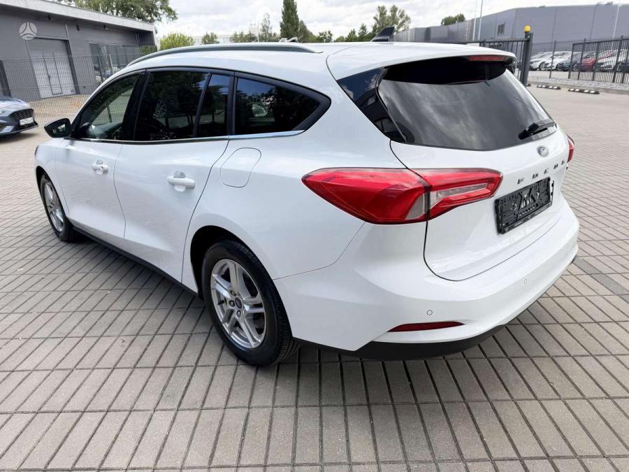 White Ford Focus 2021 in Kaunas, with an engine capacity of 1.00 L and mileage of 199 thousand km for 7200 €, photo 5 on AUTOMOTO.COM.LV
