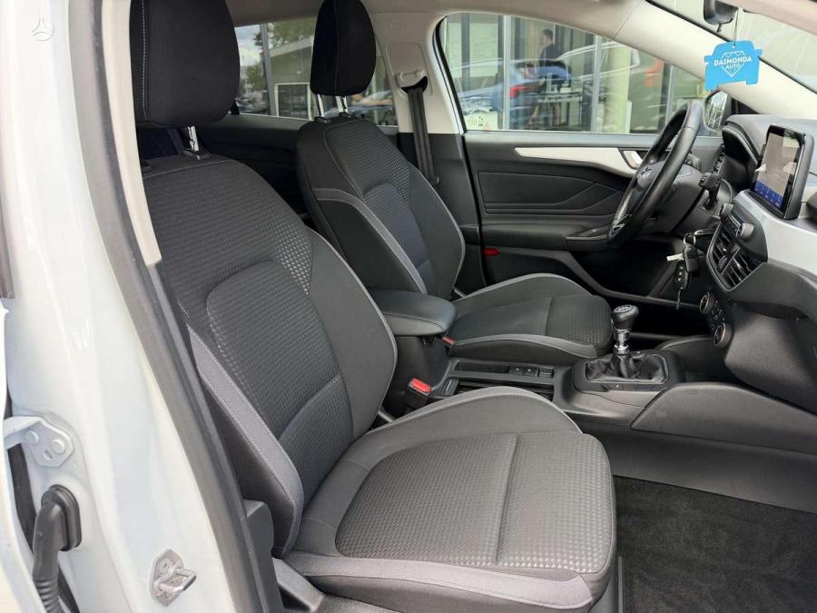 White Ford Focus 2021 in Kaunas, with an engine capacity of 1.00 L and mileage of 199 thousand km for 7200 €, photo 9 on AUTOMOTO.COM.LV