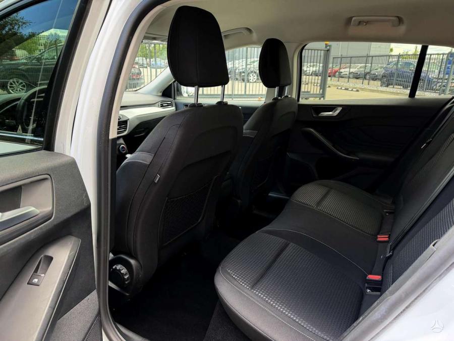 White Ford Focus 2021 in Kaunas, with an engine capacity of 1.00 L and mileage of 199 thousand km for 7200 €, photo 11 on AUTOMOTO.COM.LV