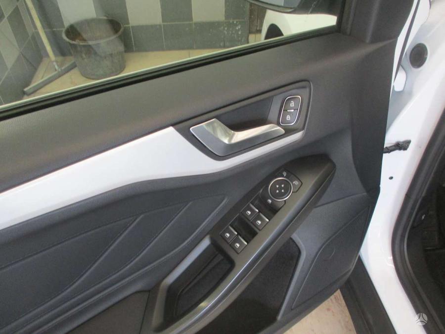Balts Ford Focus 2021 Viļņa, ar dzinēja tilpumu 1.00 L un nobraukumu 270 tūkst. km par 12350 €, foto 20 vietnē AUTOMOTO.COM.LV