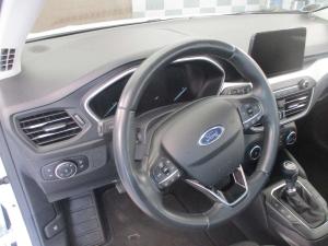 Balts Ford Focus 2021 Viļņa, ar dzinēja tilpumu 1.00 L un nobraukumu 270 tūkst. km par 12350 €, foto 22 vietnē AUTOMOTO.COM.LV