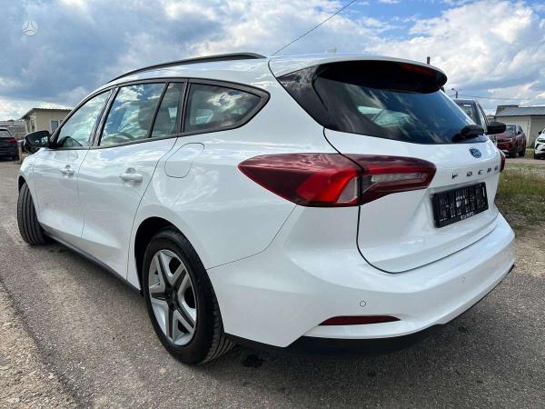 White Ford Focus 2022 in Vilnius, with an engine capacity of 1.50 L and mileage of 192 thousand km for 9850 €, photo 4 on AUTOMOTO.COM.LV