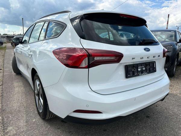 White Ford Focus 2022 in Vilnius, with an engine capacity of 1.50 L and mileage of 192 thousand km for 9850 €, photo 6 on AUTOMOTO.COM.LV