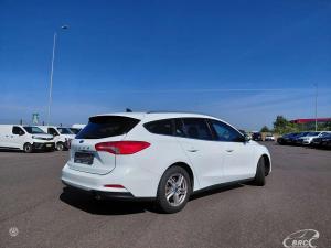 White Ford Focus 2022 in Vilnius, with an engine capacity of 1.00 L and mileage of 117 thousand km for 9900 €, photo 6 on AUTOMOTO.COM.LV