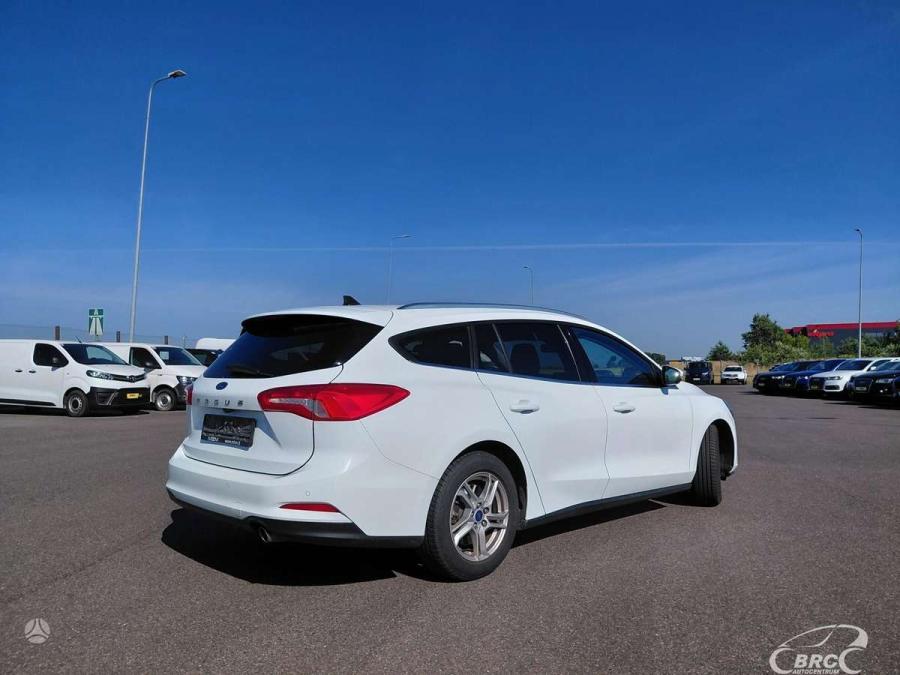 White Ford Focus 2022 in Vilnius, with an engine capacity of 1.00 L and mileage of 117 thousand km for 9900 €, photo 6 on AUTOMOTO.COM.LV