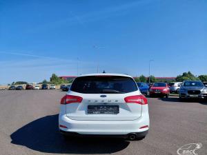 White Ford Focus 2022 in Vilnius, with an engine capacity of 1.00 L and mileage of 117 thousand km for 9900 €, photo 7 on AUTOMOTO.COM.LV