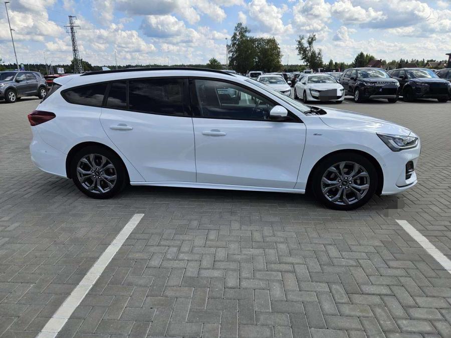 White Ford Focus 2023 in Taurage, with an engine capacity of 1.00 L and mileage of 220 thousand km for 7900 €, photo 6 on AUTOMOTO.COM.LV
