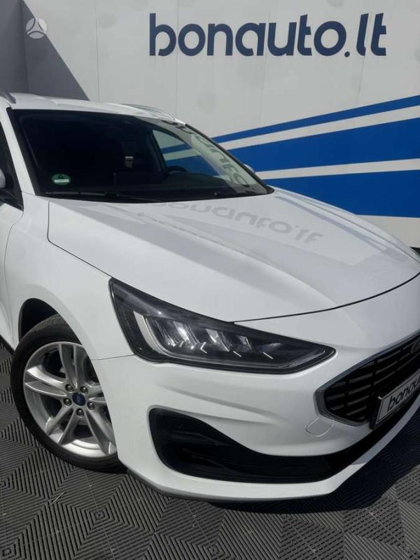White Ford Focus 2023 in Kaunas, with an engine capacity of 1.50 L and mileage of 228 thousand km for 11999 €, photo 4 on AUTOMOTO.COM.LV