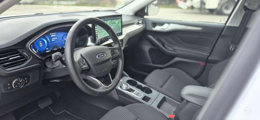 White Ford Focus 2023 in Kaunas, with an engine capacity of 1.50 L and mileage of 120 thousand km for 12950 €, photo 6 on AUTOMOTO.COM.LV