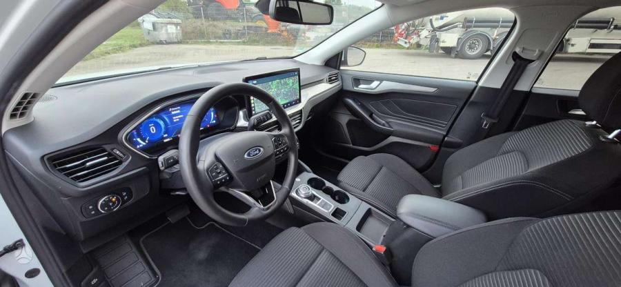 White Ford Focus 2023 in Kaunas, with an engine capacity of 1.50 L and mileage of 120 thousand km for 12950 €, photo 7 on AUTOMOTO.COM.LV