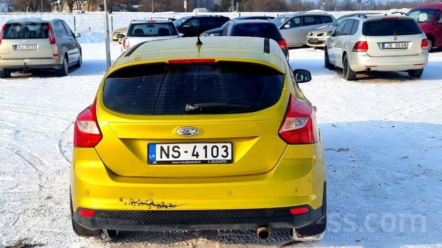 Yellow Ford Focus 2011 in Cesis, with an engine capacity of 1.60 L and mileage of 329 thousand km for 2500 €, photo 8 on AUTOMOTO.COM.LV