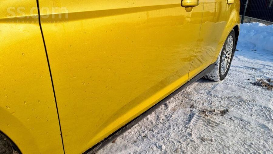 Yellow Ford Focus 2011 in Cesis, with an engine capacity of 1.60 L and mileage of 329 thousand km for 2500 €, photo 12 on AUTOMOTO.COM.LV