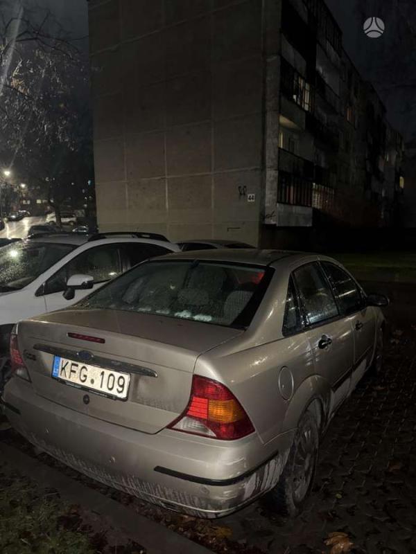 Yellow Ford Focus 1999 in Vilnius, with an engine capacity of 1.60 L and mileage of 273 thousand km for 500 €, photo 3 on AUTOMOTO.COM.LV