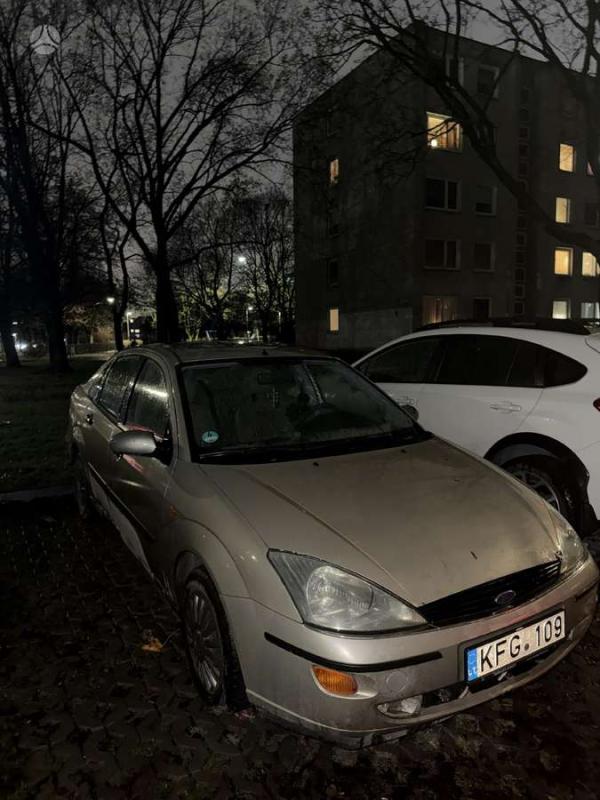 Yellow Ford Focus 1999 in Vilnius, with an engine capacity of 1.60 L and mileage of 273 thousand km for 500 €, photo 4 on AUTOMOTO.COM.LV