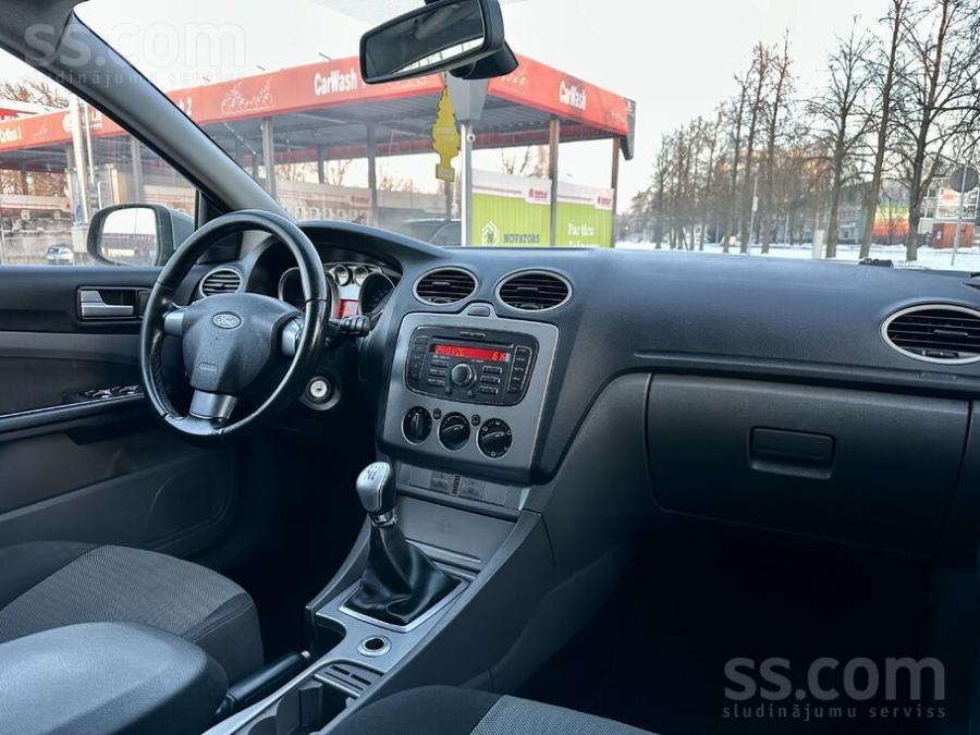 Yellow Ford Focus 2010 in Jelgava, with an engine capacity of 1.60 L and mileage of 257 thousand km for 2250 €, photo 13 on AUTOMOTO.COM.LV