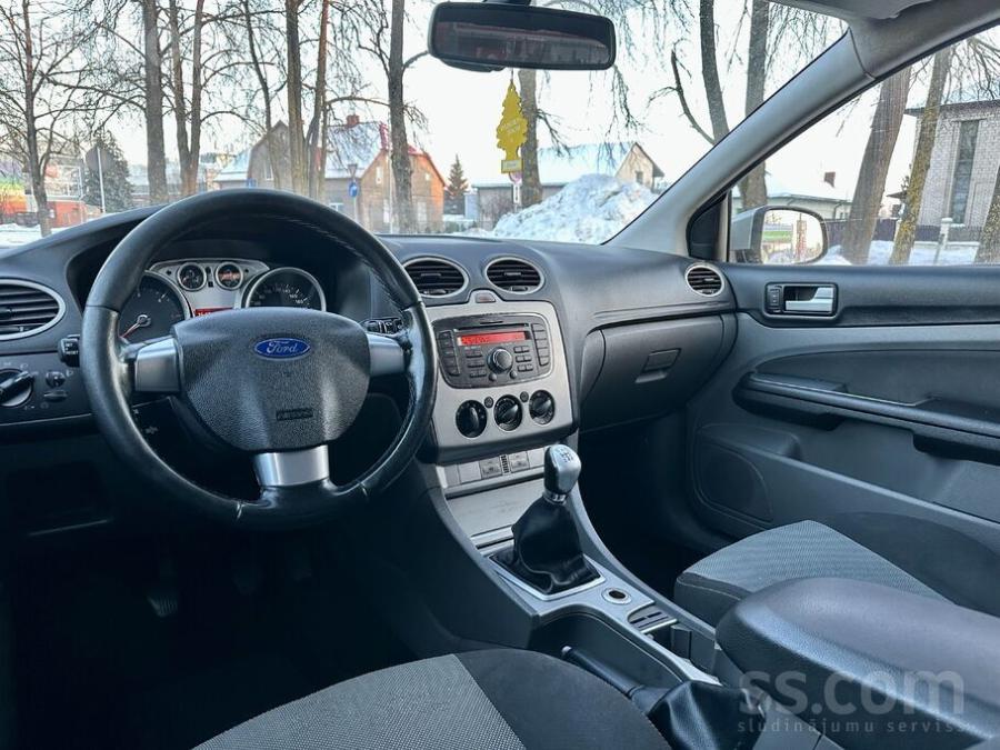 Yellow Ford Focus 2010 in Jelgava, with an engine capacity of 1.60 L and mileage of 257 thousand km for 2250 €, photo 15 on AUTOMOTO.COM.LV