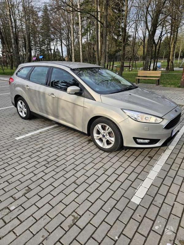 Yellow Ford Focus 2015 in Kaunas, with an engine capacity of 1.00 L and mileage of 129 thousand km for 4999 €, photo 1 on AUTOMOTO.COM.LV