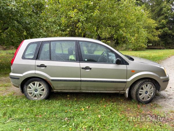 Ford Fusion 2005 Tallina vietnē Smilšu krāsa Ford Fusion 2005 Tallina, ar dzinēja tilpumu 1.40 L un nobraukumu 204 tūkst. km par 500 €, foto 4 vietnē AUTOMOTO.COM.LV