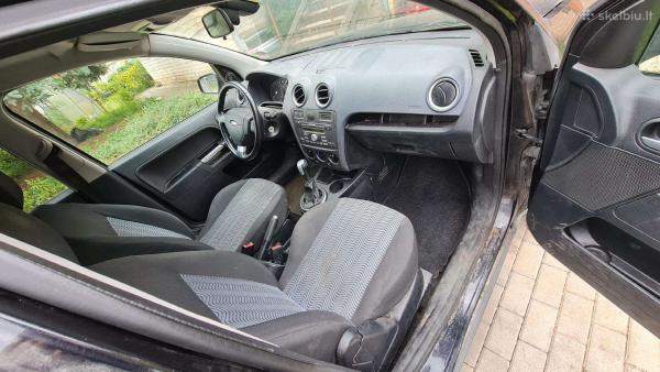 Melns Ford Fusion 2006 Panevēža, ar dzinēja tilpumu 1.60 L un nobraukumu 304 tūkst. km par 600 €, foto 7 vietnē AUTOMOTO.COM.LV