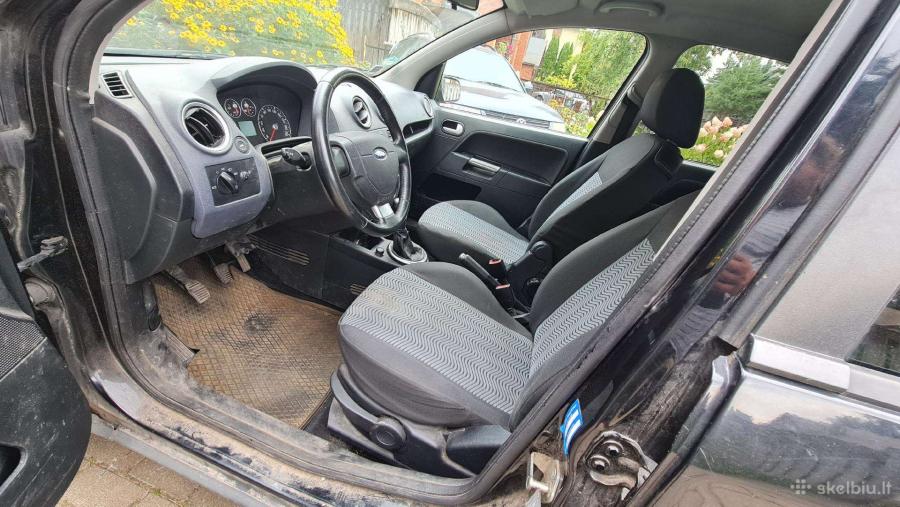 Melns Ford Fusion 2006 Panevēža, ar dzinēja tilpumu 1.60 L un nobraukumu 304 tūkst. km par 600 €, foto 10 vietnē AUTOMOTO.COM.LV