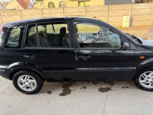 Black Ford Fusion 2004 in Kaunas, with an engine capacity of 1.40 L and mileage of 399 thousand km for 1250 €, photo 4 on AUTOMOTO.COM.LV