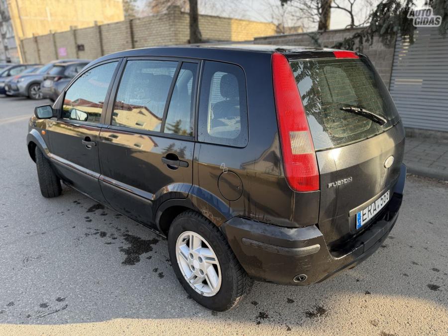 Black Ford Fusion 2004 in Kaunas, with an engine capacity of 1.40 L and mileage of 399 thousand km for 1250 €, photo 8 on AUTOMOTO.COM.LV