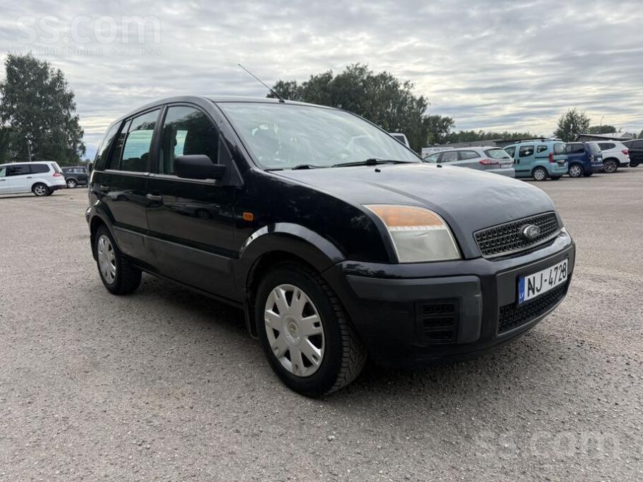 Black Ford Fusion 2006 in Riga, with an engine capacity of 1.40 L and mileage of 262 thousand km for 1180 €, photo 3 on AUTOMOTO.COM.LV