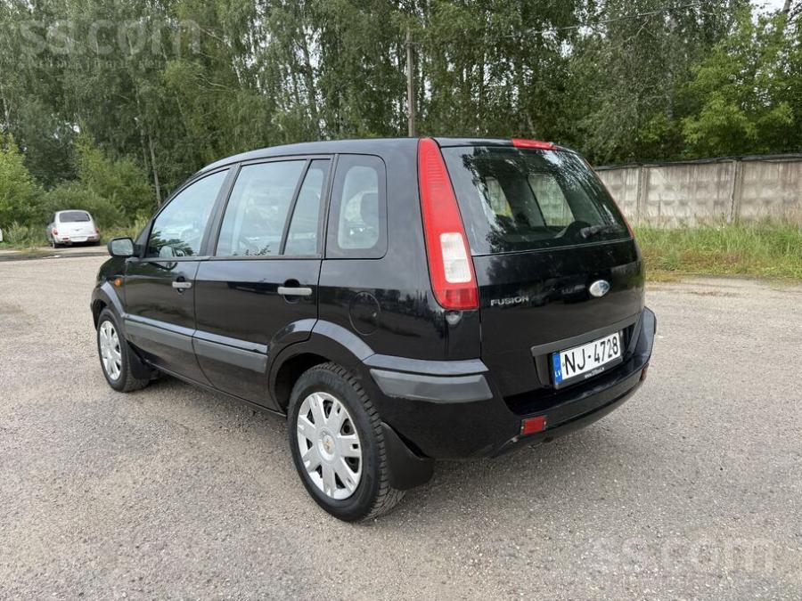 Black Ford Fusion 2006 in Riga, with an engine capacity of 1.40 L and mileage of 262 thousand km for 1180 €, photo 4 on AUTOMOTO.COM.LV