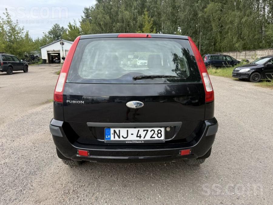 Black Ford Fusion 2006 in Riga, with an engine capacity of 1.40 L and mileage of 262 thousand km for 1180 €, photo 9 on AUTOMOTO.COM.LV