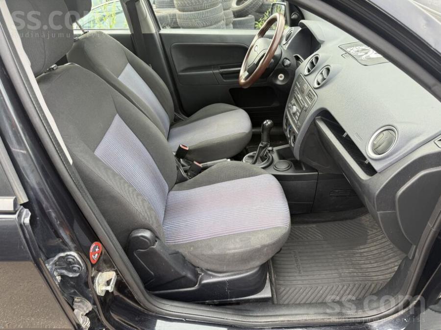 Black Ford Fusion 2006 in Riga, with an engine capacity of 1.40 L and mileage of 262 thousand km for 1180 €, photo 12 on AUTOMOTO.COM.LV