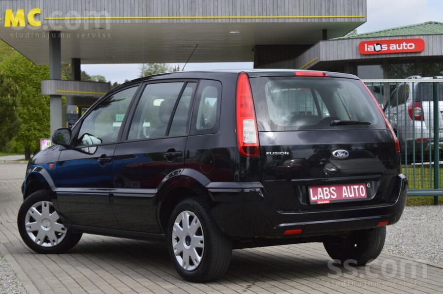 Black Ford Fusion 2011 in Tukums, with an engine capacity of 1.40 L and mileage of 153 thousand km for 3490 €, photo 4 on AUTOMOTO.COM.LV