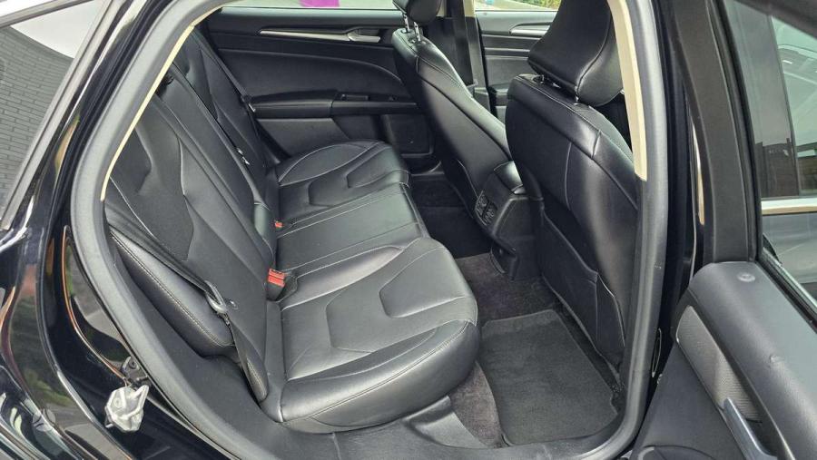 Black Ford Fusion 2017 in Vilnius, with an engine capacity of 2.00 L and mileage of 187 thousand km for 9400 €, photo 18 on AUTOMOTO.COM.LV