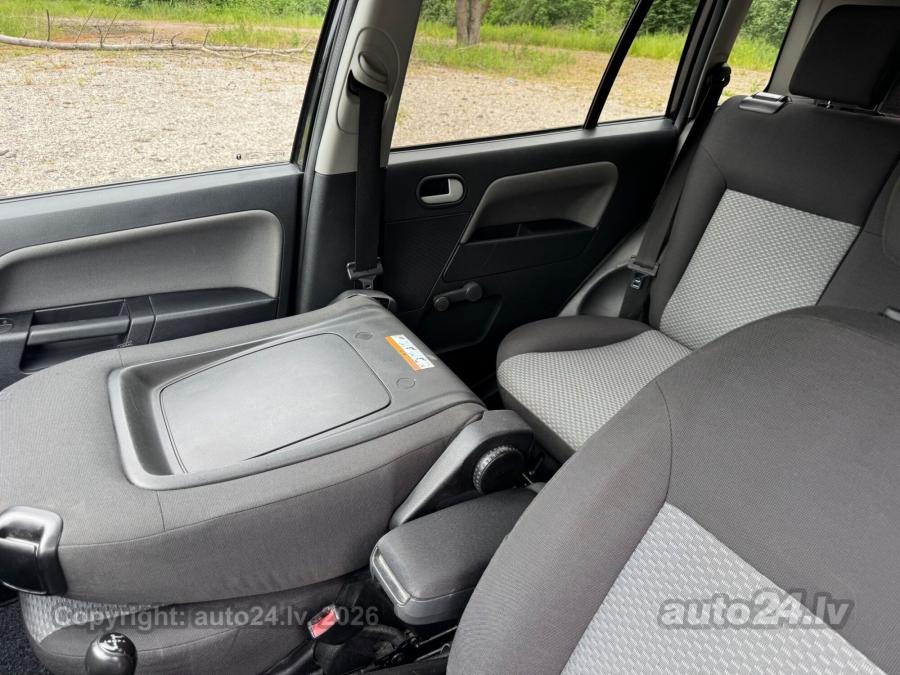 Melns Ford Fusion 2004 Tallina, ar dzinēja tilpumu 1.40 L un nobraukumu 205 tūkst. km par 1900 €, foto 16 vietnē AUTOMOTO.COM.LV