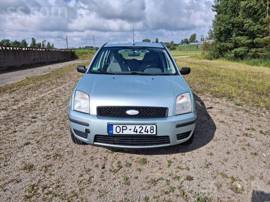 Blue Ford Fusion 2004 in Tukums, with an engine capacity of 1.40 L and mileage of 186 thousand km for 2490 €, photo 4 on AUTOMOTO.COM.LV