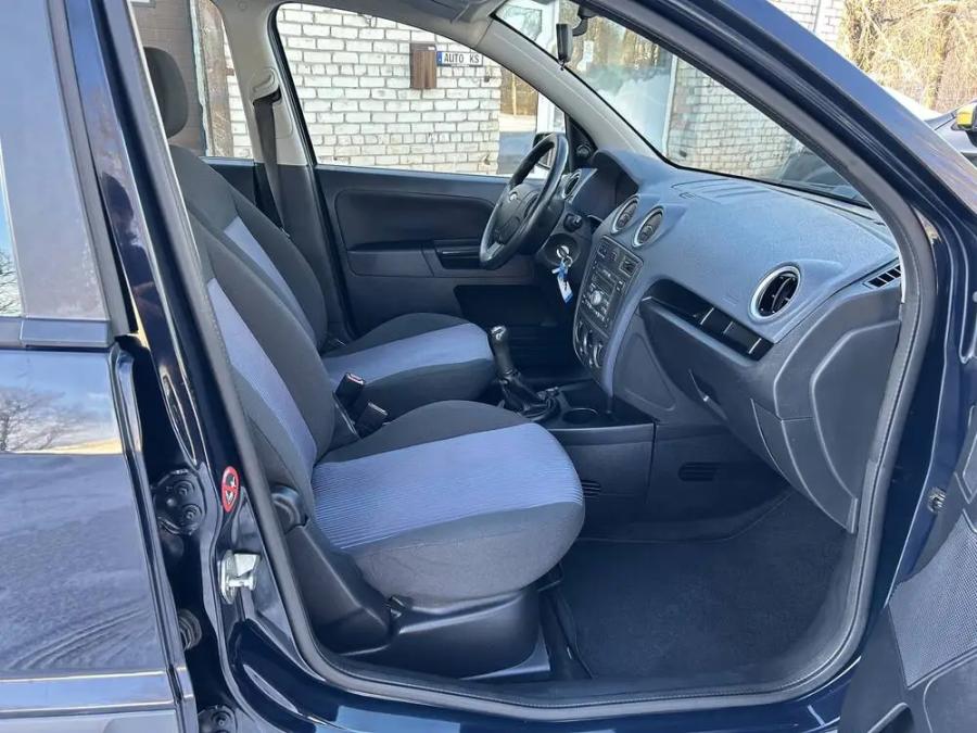 Blue Ford Fusion 2006 in Limbazi, with an engine capacity of 1.40 L and mileage of 254 thousand km for 2850 €, photo 10 on AUTOMOTO.COM.LV