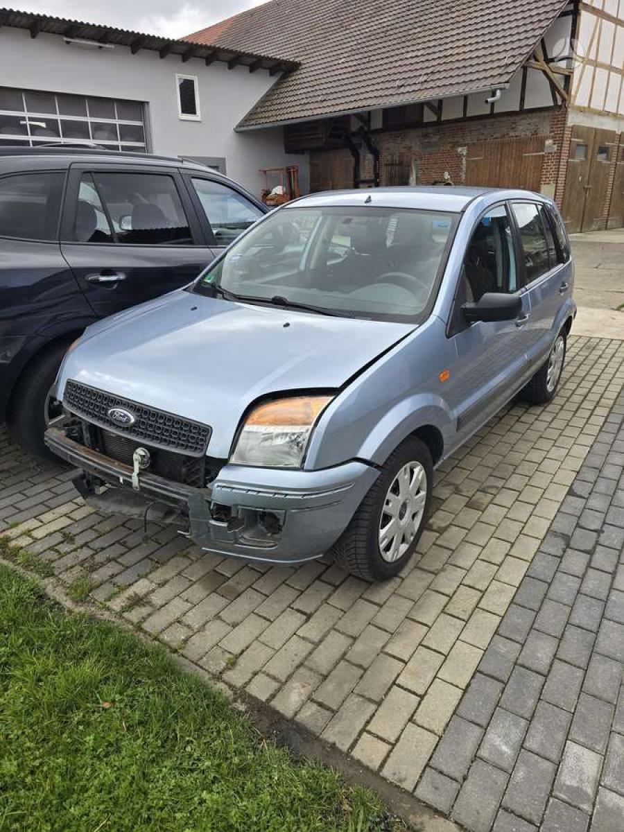 Zils Ford Fusion 2007 Panevēža, ar dzinēja tilpumu 1.40 L un nobraukumu 140 tūkst. km par 1000 €, foto 1 vietnē AUTOMOTO.COM.LV