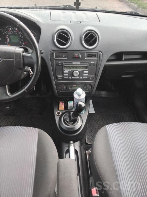 Blue Ford Fusion 2007 in Daugavpils, with an engine capacity of 1.40 L and mileage of 250 thousand km for 1950 €, photo 5 on AUTOMOTO.COM.LV