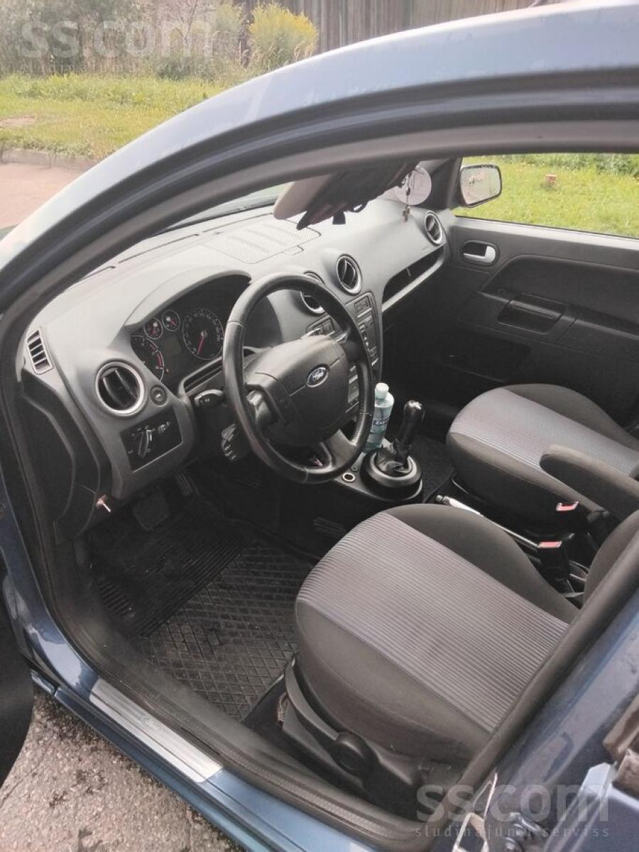 Blue Ford Fusion 2007 in Daugavpils, with an engine capacity of 1.40 L and mileage of 250 thousand km for 1950 €, photo 7 on AUTOMOTO.COM.LV