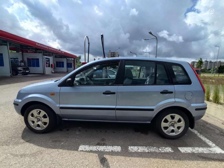 Zils Ford Fusion 2005 Viļņa, ar dzinēja tilpumu 1.60 L un nobraukumu 150 tūkst. km par 2499 €, foto 3 vietnē AUTOMOTO.COM.LV