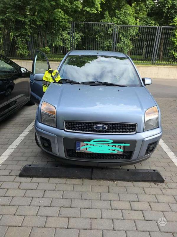 Blue Ford Fusion 2007 in Kaunas, with an engine capacity of 1.60 L and mileage of 297 thousand km for 550 €, photo 1 on AUTOMOTO.COM.LV