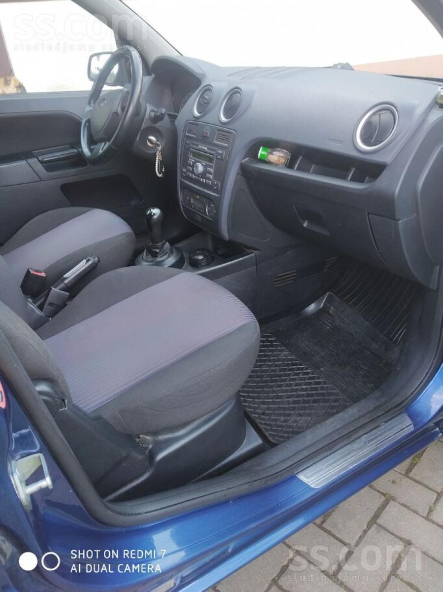 Zils Ford Fusion 2007 Krāslava, ar dzinēja tilpumu 1.40 L un nobraukumu 250 tūkst. km par 1900 €, foto 5 vietnē AUTOMOTO.COM.LV