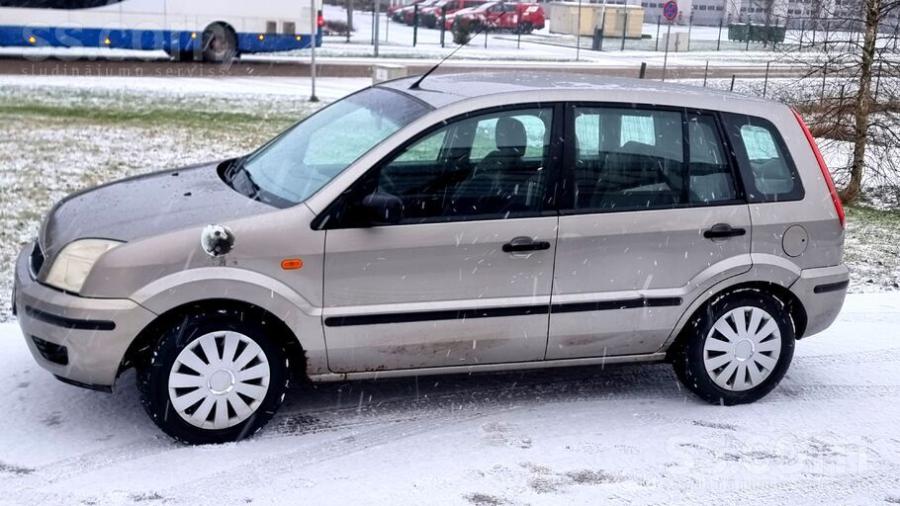 Grey Ford Fusion 2003 in Cesis, with an engine capacity of 1.40 L and mileage of 226 thousand km for 1400 €, photo 6 on AUTOMOTO.COM.LV