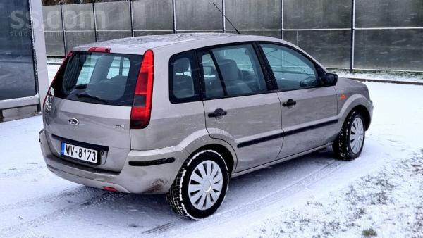 Pelēks Ford Fusion 2003 Cēsis, ar dzinēja tilpumu 1.40 L un nobraukumu 226 tūkst. km par 1400 €, foto 3 vietnē AUTOMOTO.COM.LV